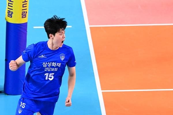 신인왕 Mb 발목 부상→8주 이탈 악재6년 만에 봄배구 꿈꾸는 삼성화재 아쿼 1순위와 이적생의 어깨 무겁다