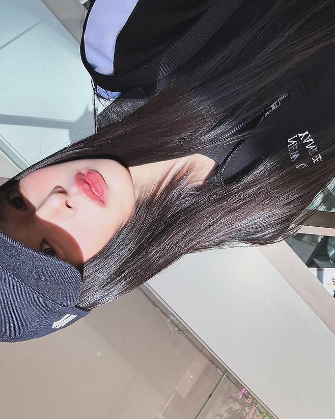 노정의 여자 차은우답게 작은 얼굴 돋보이는 캡모자 패션 스타픽