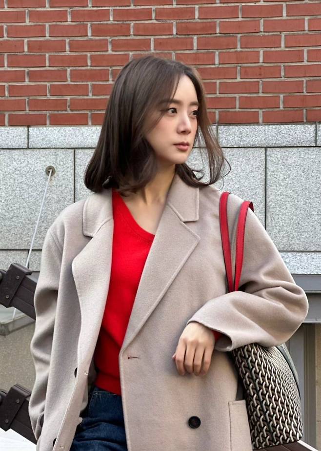 우혜림 춥지만 출근은 얼죽코 스타일 포기 못한 슬림 코트 출근룩 패션엔