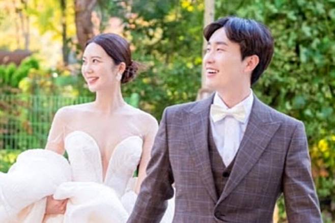 갑자기 미모의 승무원과 결혼발표♥해 모두 놀라게 한 연예인”경사” 셀럽스케치