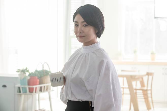 쉬는 시간에 함께 커플 요가하는 톱배우 커플 필더무비