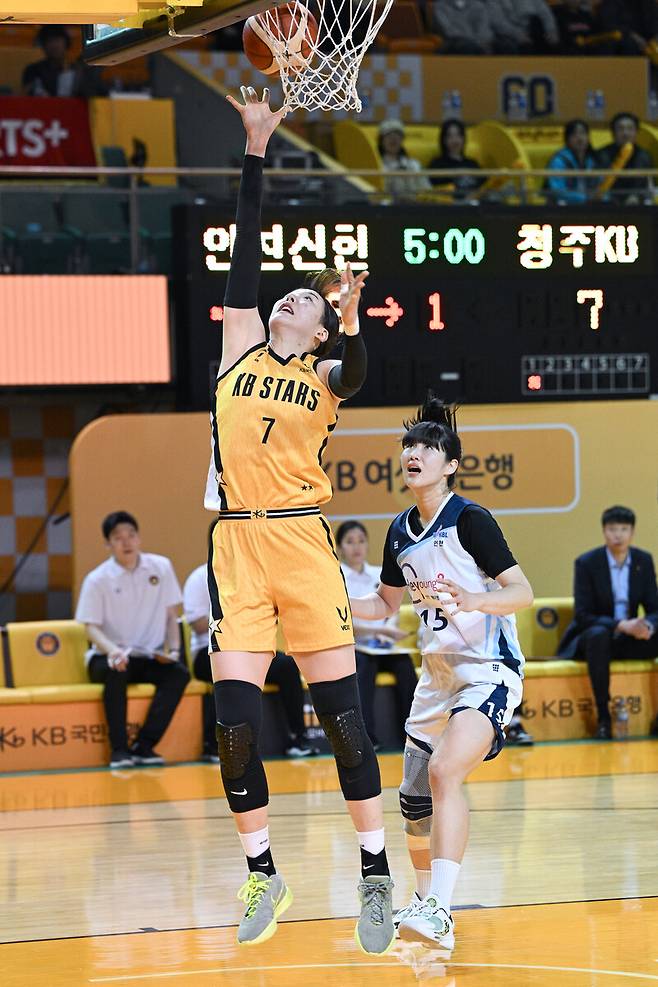 Bk 리뷰 박지수 페인트 존 장악 Kb스타즈 신한은행에 낙승 11연승 성공