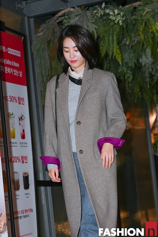 이연희 결혼 4년차 여전히 새댁 코트만 걸쳐도 단아한 시사회 나들이룩 패션엔