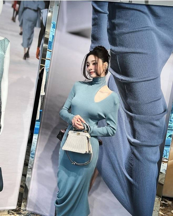 프리지아 송혜교와 같은 옷 다른 느낌 컷아웃 머메이드 드레스룩 스타와 패션