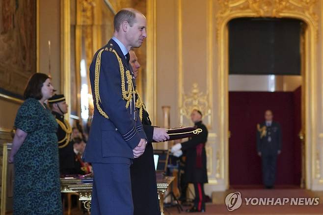 英 국왕 총리 주간 알현 전화로윌리엄 왕세자 첫 외부행사