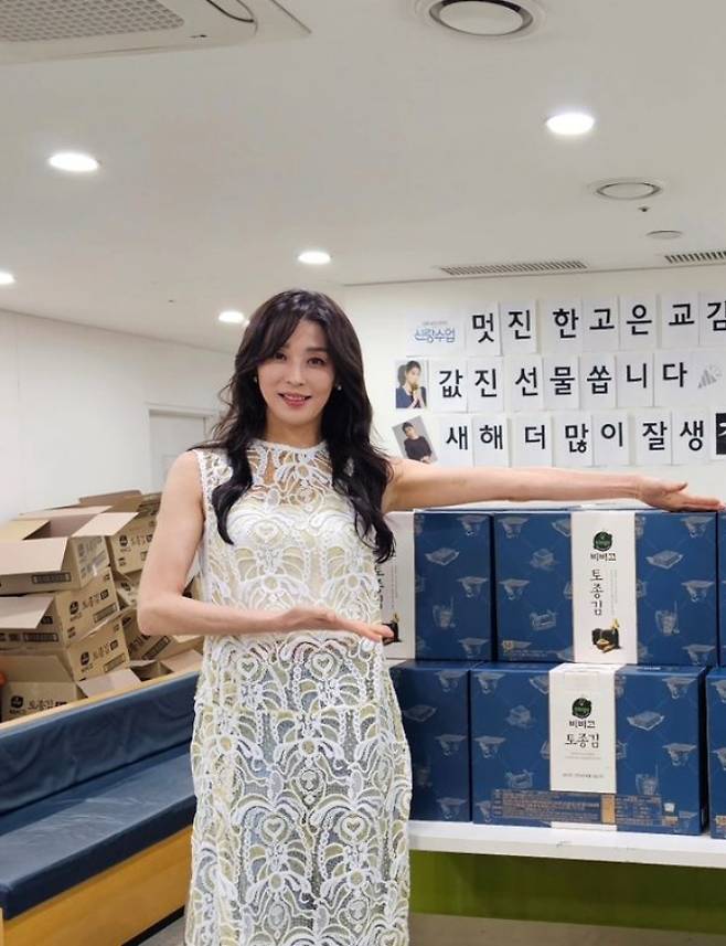 한고은 설날 선물 쐈다 마음까지 예쁜 슬리브리스 시스루 원피스룩 패션엔