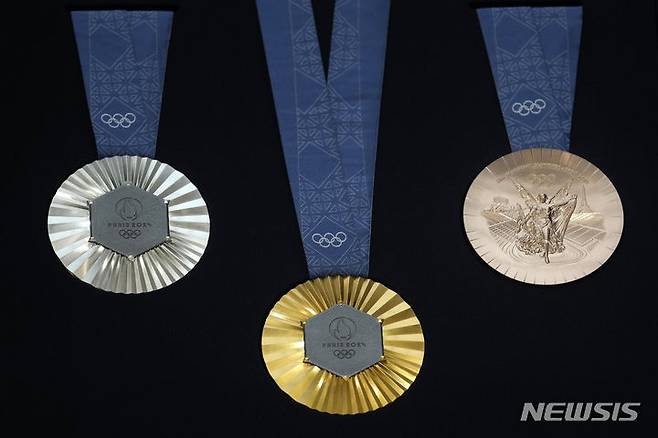 2024 파리올림픽 메달에 에펠탑 철조각 넣어