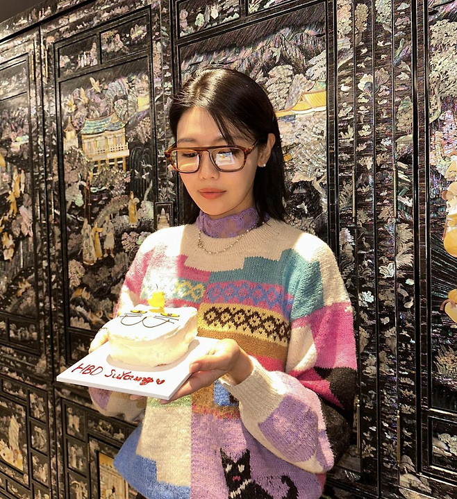 소녀시대 수영 생일 축하 파티화려한 니트 패션 Ootd 스타픽