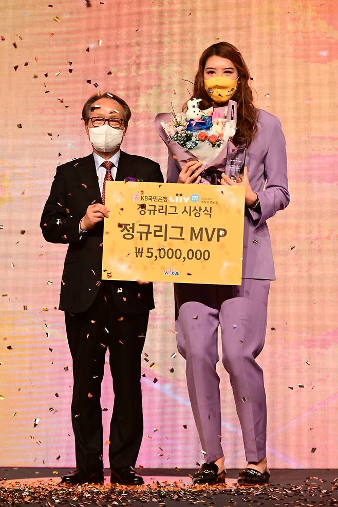Kb 정규리그 우승 독보적 존재감 뽐낸 박지수 개인 통산 4번째 정규리그 Mvp 예약