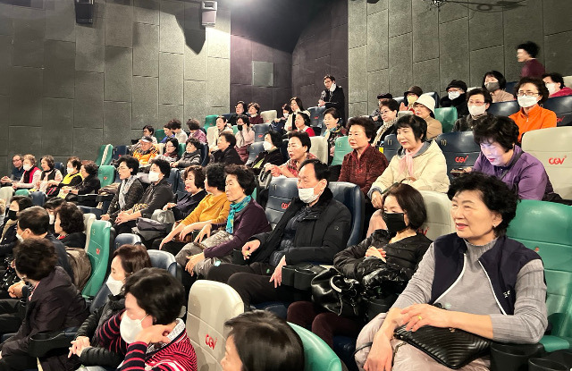 여의도순복음교회 교역자·성도 영화 ‘건국전쟁 단체 관람