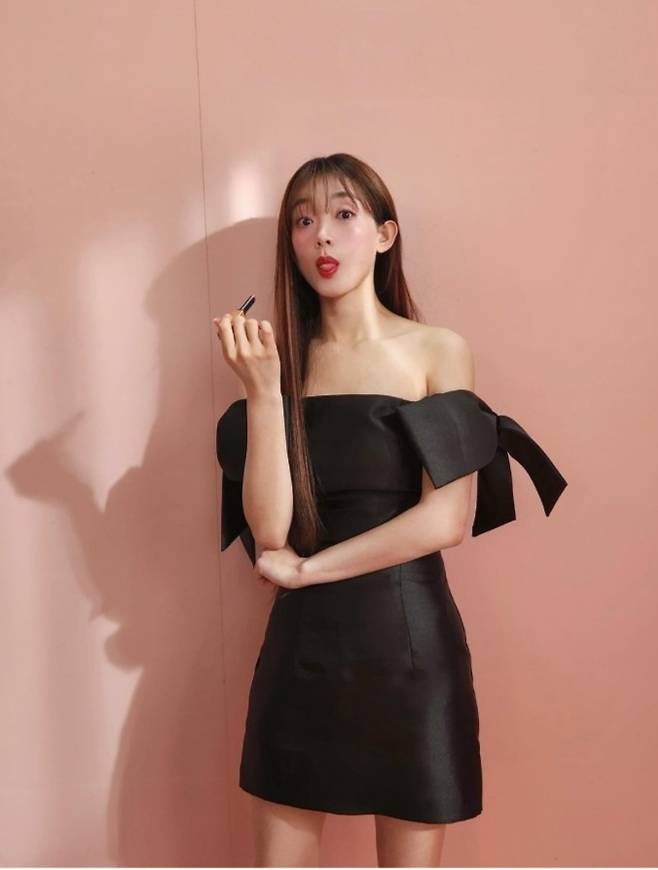 이유미 봄의 요정 향기로운 꽃미모 뽐낸 1인 3색 드레스 패션 스타와 패션