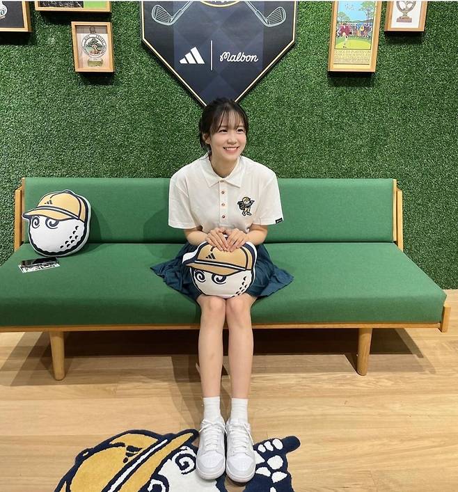 장예원 아나운서 봄 라운드 준비하셨나요 필드에서 더욱 화사한 셔츠 스커트룩 스타와 패션