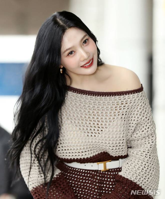 레드벨벳 조이 추위 물리치는 미모