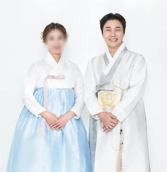 4년열애2년 결혼47살에 드디어 첫아이 얻은 유명 가수 어썸클