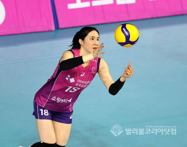 서브 넣는 김다솔서브에이스 5개 기록