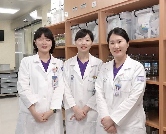 메디피플 365 항암제 지어주며 마음까지 돌보는 암센터 3인방