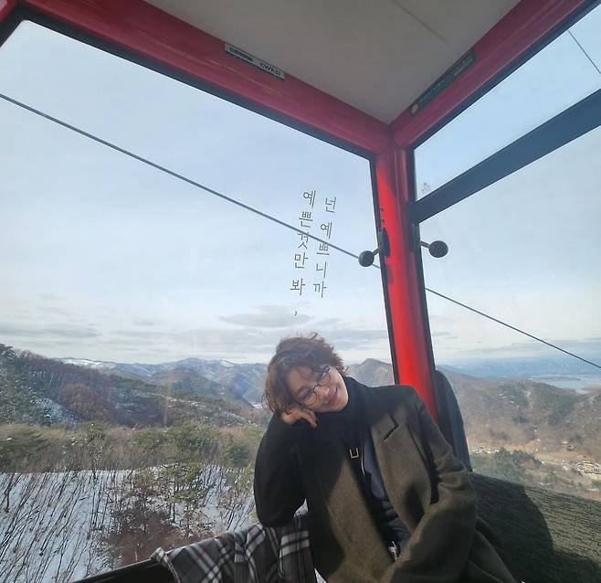 김성령 세련된 숏컷에 히피펌 내추럴한 50대 여성 헤어스타일 추천 뷰티는 내운명