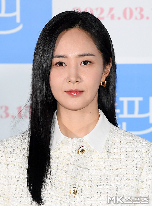 권유리 소녀시대 아니고 영화배우청순한 트위드재킷 데님 팬츠룩 스타와 패션