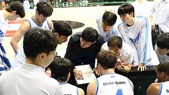 스포츠 가스공사 정식 감독 강혁···대행에서 승격 이뤄낸 3가지 이유