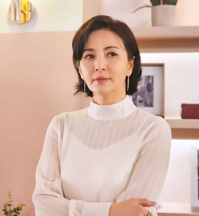 우아함의 정석 윤해영 기품있는 커리어 우먼 헤어스타일 추천 뷰티는 내운명