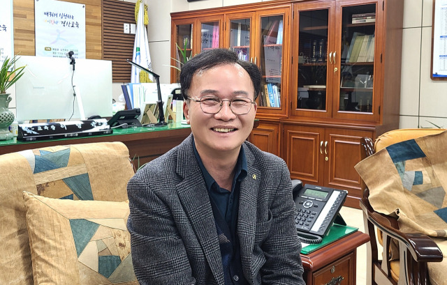 이양균 경산교육장 퇴임 이양균 선생님 함께라서 행복했습니다”