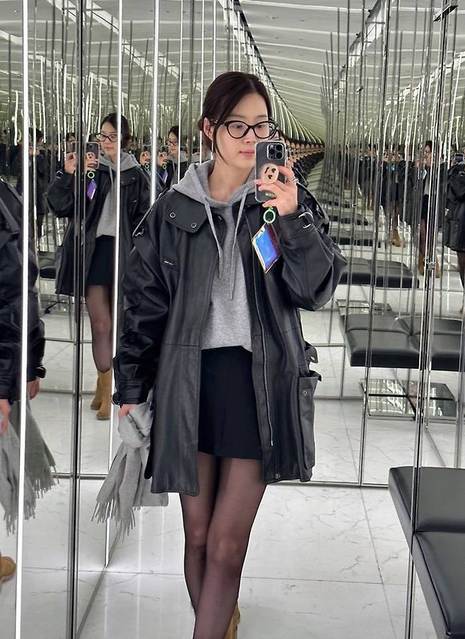 한지혜 육아 잊은 하의실종 멋쟁이 박시한 오버핏 가죽 재킷 나들이룩 패션엔