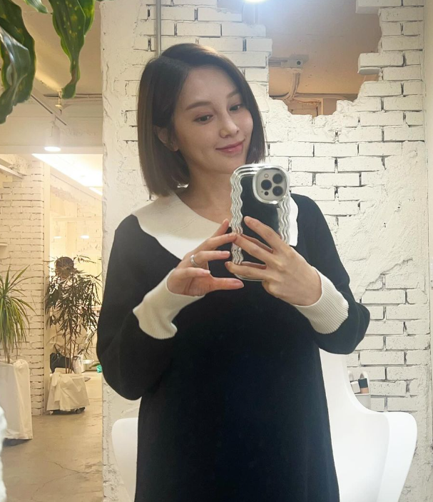 결혼2년만에 드디어 임신소식♥전한 41세 여가수d라인 원피스룩 어썸클