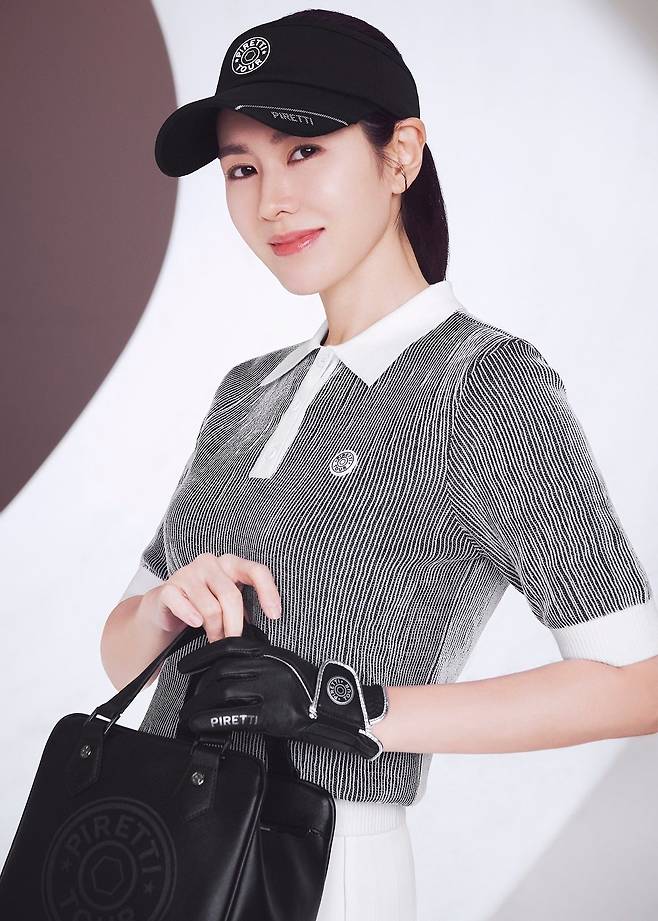 돌아온 골프의 계절♥ 손예진의 명품골프웨어 피레티 골프복 봄 라운딩룩 필드룩 추천 마고의 패션뷰티