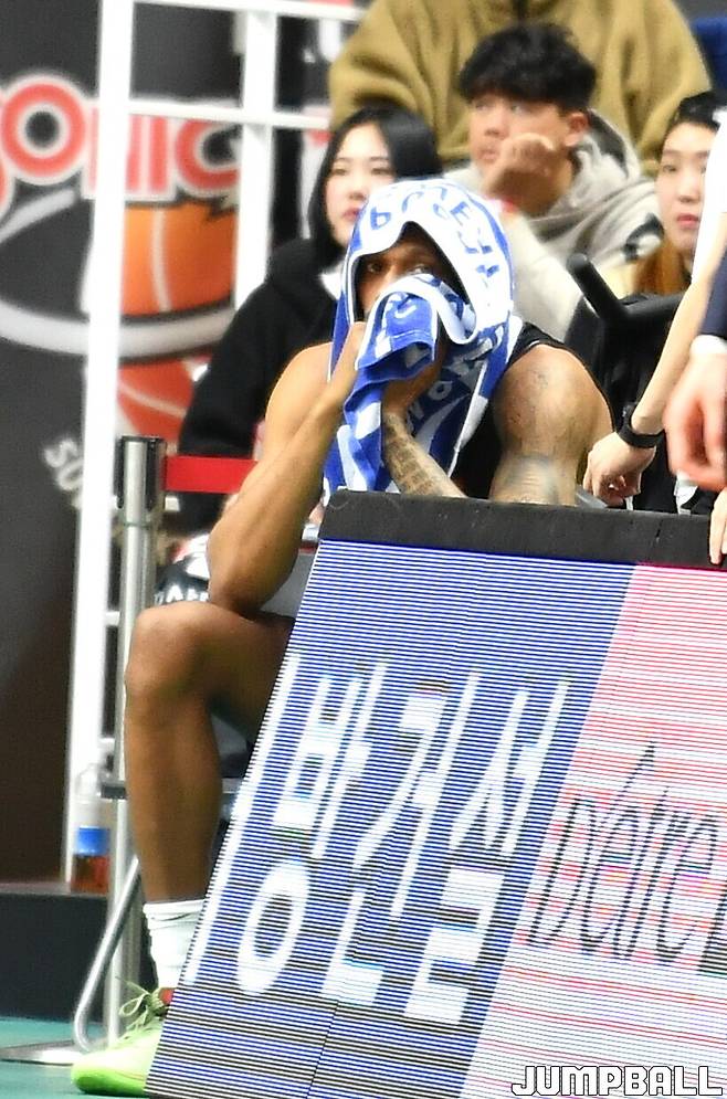 부상 팀 훈련 정상적으로 소화” 얼굴에 공 강타 당한 Kt 배스 Kcc전 정상 출격 예정