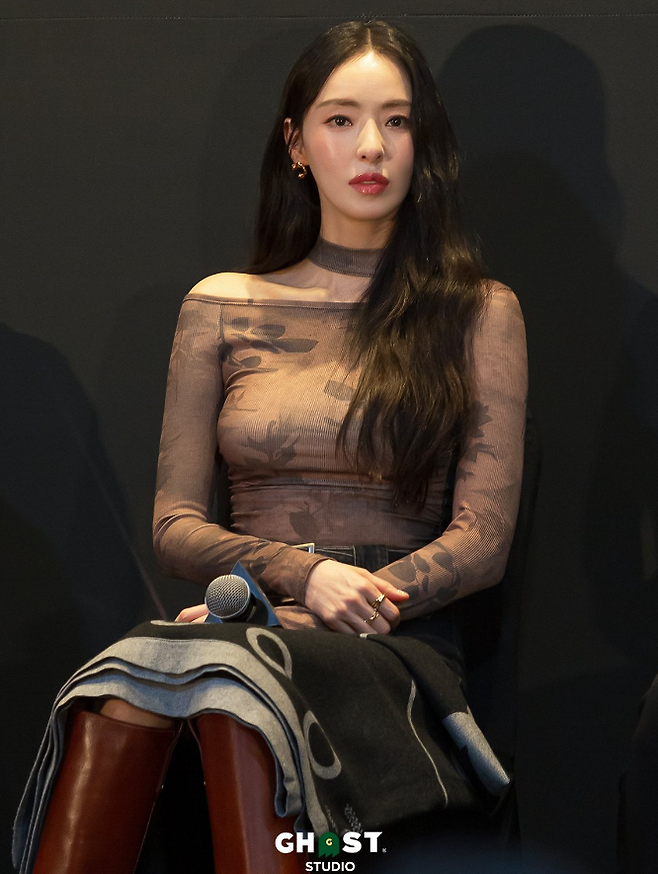 키가 커 프로필 키 2cm줄일정도인 176cm여신 배우큰키 뽐낸 데님미니룩 어썸클