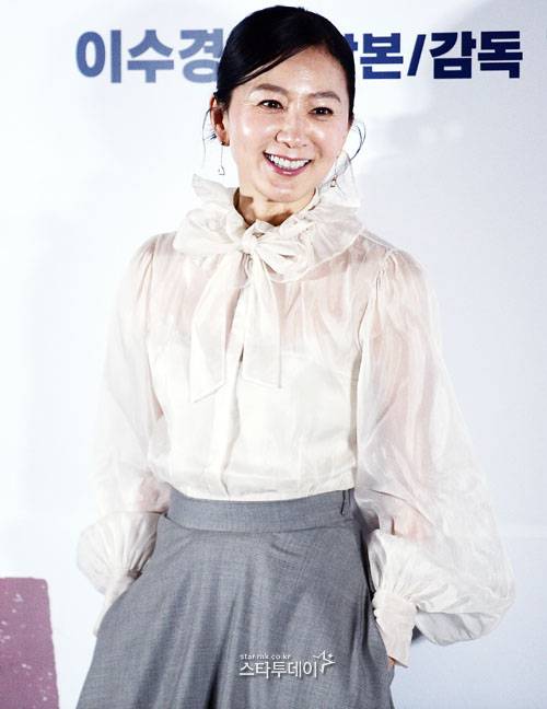 김희애 ‘우아세련美 둘 다 놓치지 않을 거예요 별별 사진집