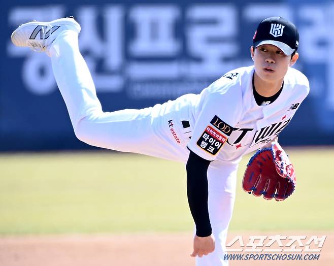 150km직구+환상의 커브... 한국시리즈 MVP를 두번이나 삼진잡다. KT 1라운더 5선발 간다[수원 현장]