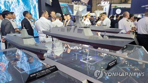 Hd현대重·한화오션 양보없는 군함 경쟁미래달린 상징사업