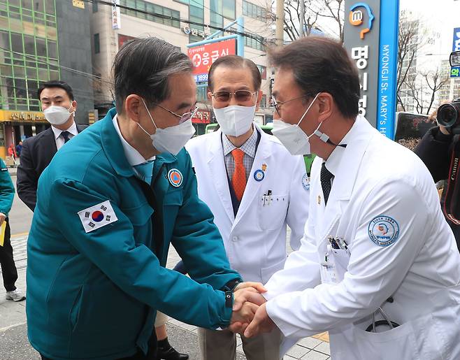 전공의 없는 ‘전문병원 의료수가 상급종합병원처럼 높여준다