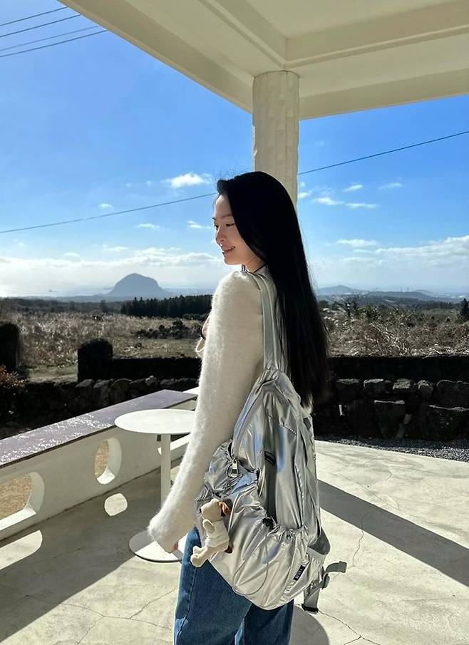 전진♥류이서 결혼 4년차 볼 잡고 심쿵 달달 커플의 제주 여행룩 패션엔