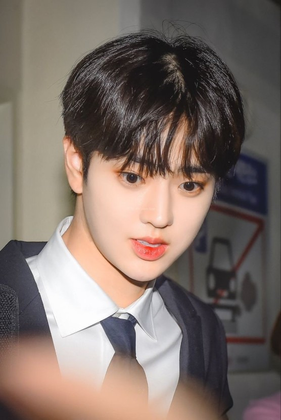 키 187 너무 잘생겨 고등학교 졸업식날 캐스팅된 비주얼 아이돌 스포엔 뉴세이