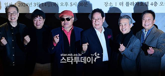 포토 우리 모두 ‘그리고 하얀 목련이 필때면