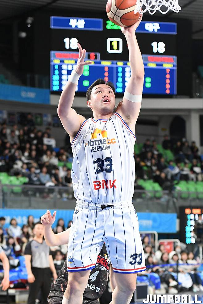 [JB포토] KCC 이승현 '수비 한명쯤이야'