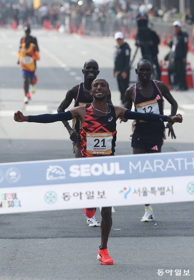 에티오피아 머코넌 서울마라톤 정상김홍록 대학생으로 11년만에 국내 남자부 우승