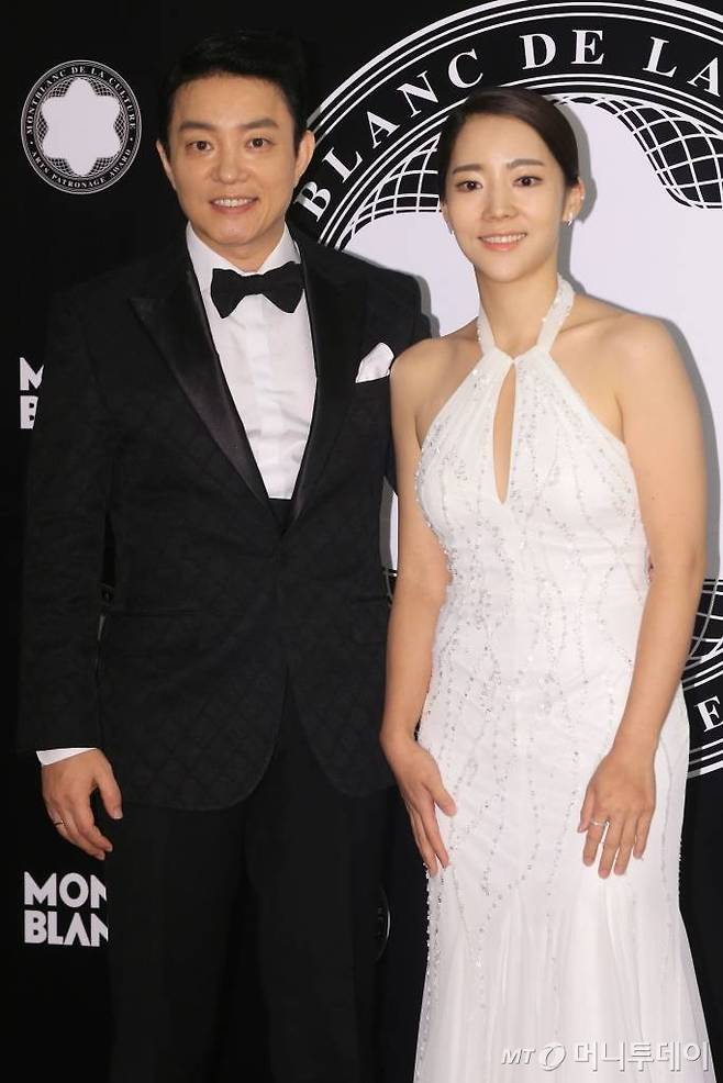 이범수와 이혼 이윤진 과거 Sns 글 아들 소식 궁금해 재조명