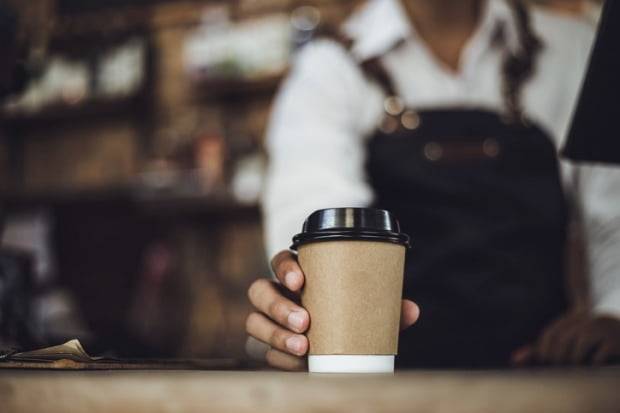 카페 온 부모 아이 먹이게 우유 조금만거절하자 그게 아깝냐