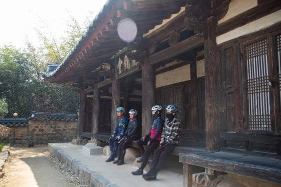 따릉이 산책 아쉽다면기차에 자전거 싣고 밀양 봄나들이