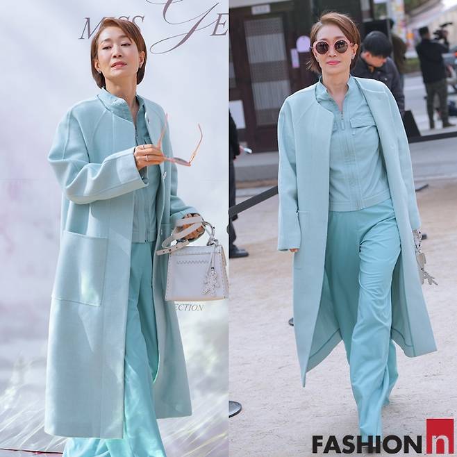 나영희 올 블루가 찰떡 우아 시크 다 가진 품격의 파워슈트룩 패션엔
