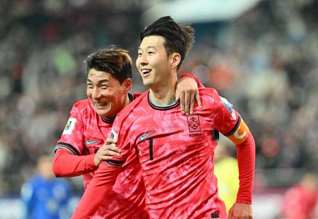 태국전 캡틴 손흥민 골로 1 0 전반 마무리