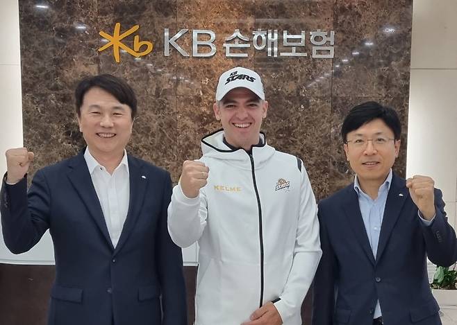 최하위 그친 Kb손해보험 새 사령탑에 스페인 이끈 리베라 감독 선임