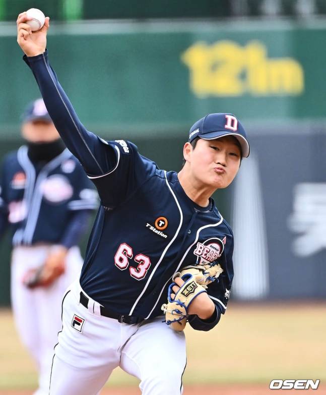 김택연 18살 아닌 듯 검사 다시 해봐야 이토록 침착할 수가 Ml 압도한 루키 출격대기 창원 현장