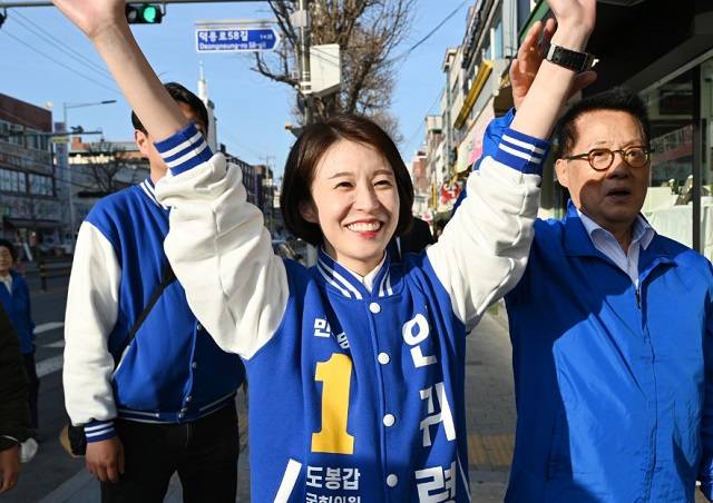 마이크 잡고 잘 부탁”안귀령 선거법 위반 ‘엄중경고