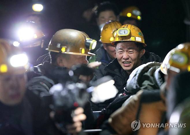 석탄 채굴 작업 마치는 태백 장성광업소