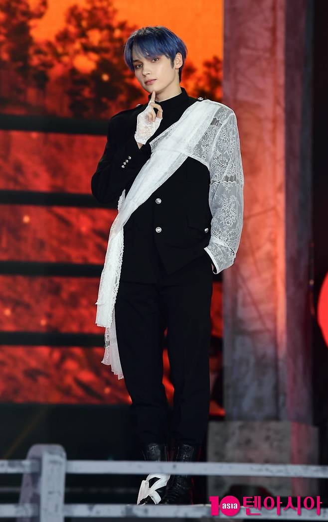 [TEN포토]TXT 휴닝카이 '샤프한 턱선'