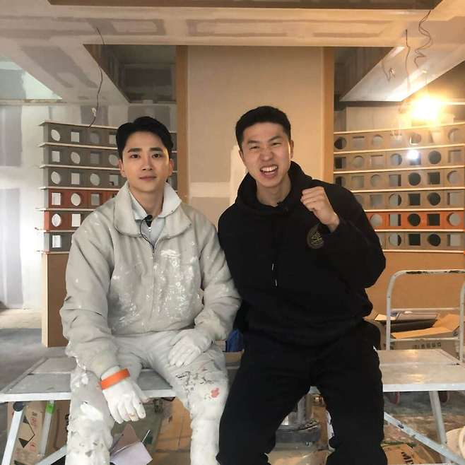 갑자기 안 보이더니페인트공 하면서 일당 받는다는 가수 셀럽스케치
